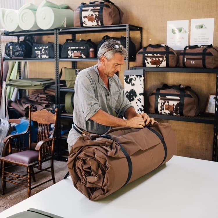 HOW TO ROLL YOUR SWAG – Murchison River Swags